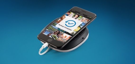 SanDisk iXpand Base laadt je iPhone op en maakt lokale backups